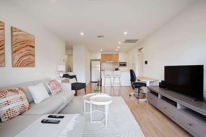 Ground Level 1-bed: Courtyard & Alfresco Dining - Canberra