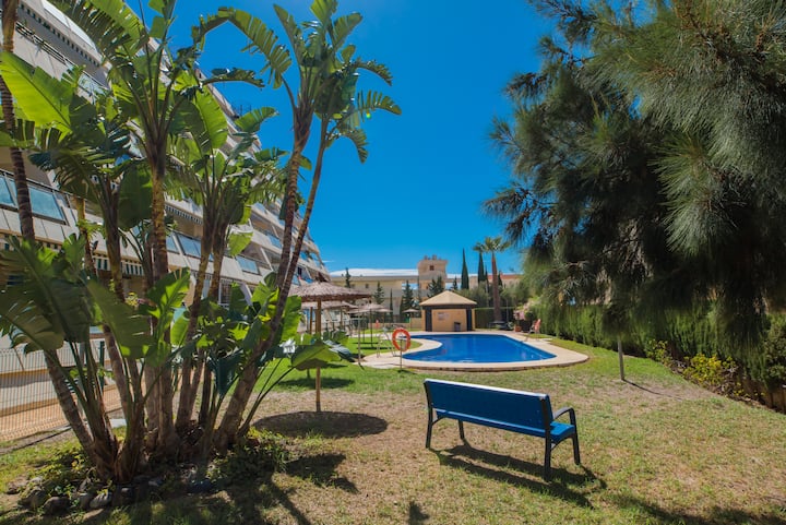 Large Pool, Balcony & Great Views. Parking. - Benalmádena