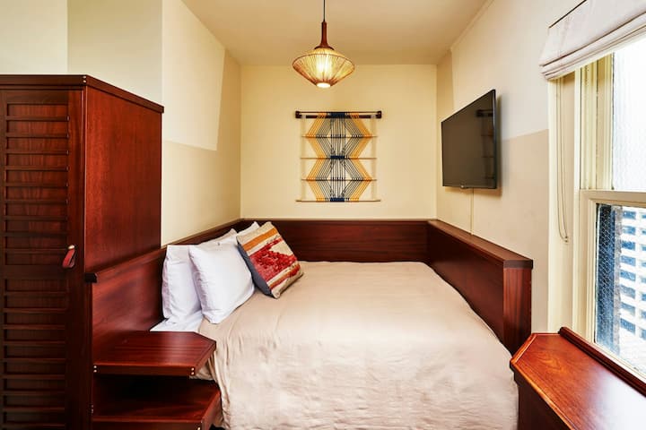 Hotel Perks - Private Bedroom | Private Bathroom - Chicago