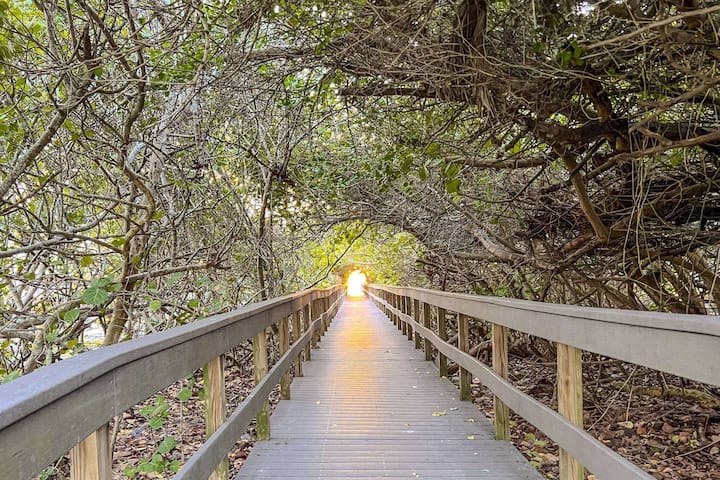 Family Haven With Space For All. Steps To Beach. - Treasure Island, FL