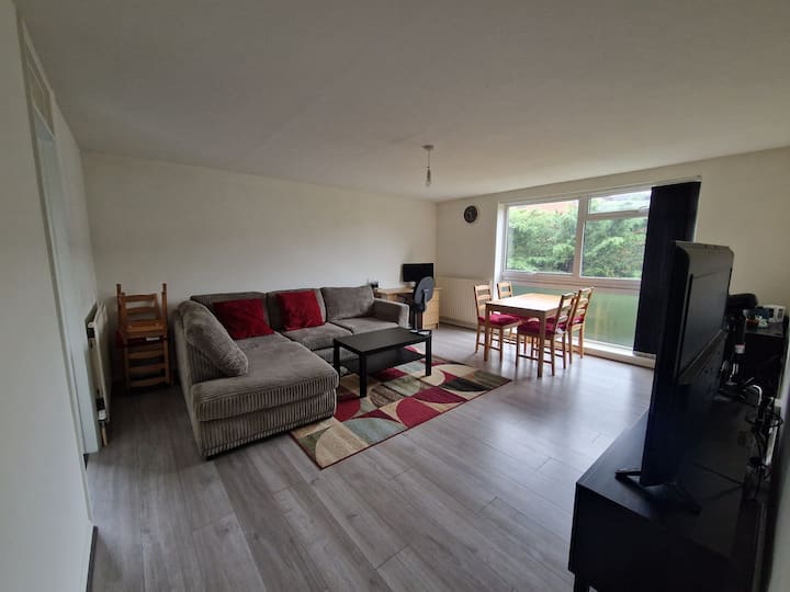 Large 1 Bed Flat In Purley, Close To Train Station - Croydon, UK