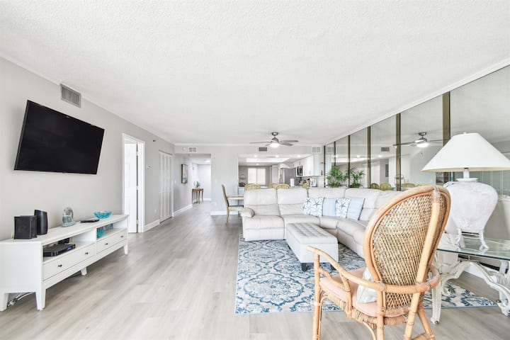 Beach Cottages Ocean View Condo! - Indian Shores, FL