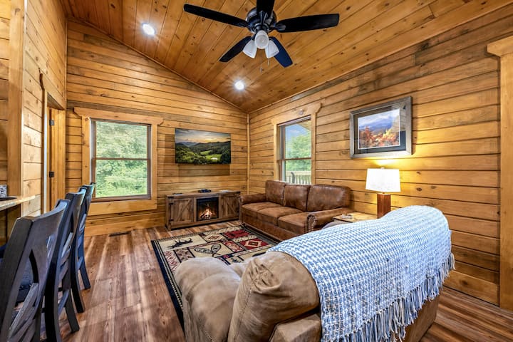 Peaceful Mountain Cabin - Gatlinburg, TN