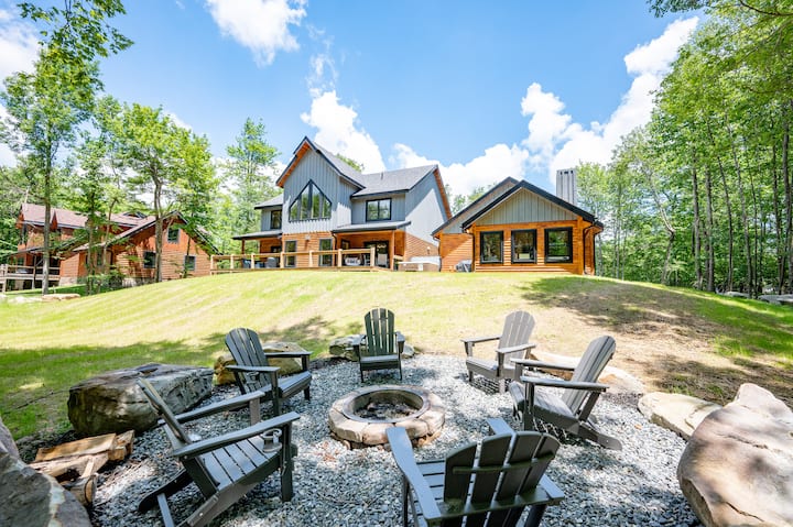 New! High-end Stay W/ Theater, Hot Tub & Ski - Deep Creek Lake, MD