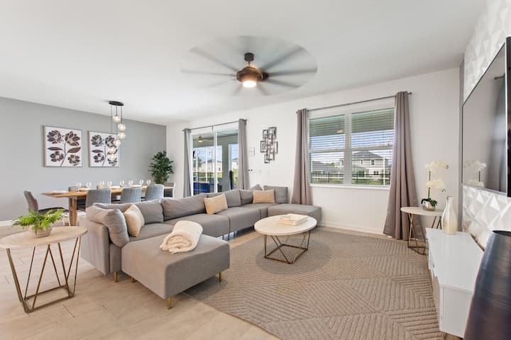 Blissful Home In Championsgate Resort - Four Corners, FL