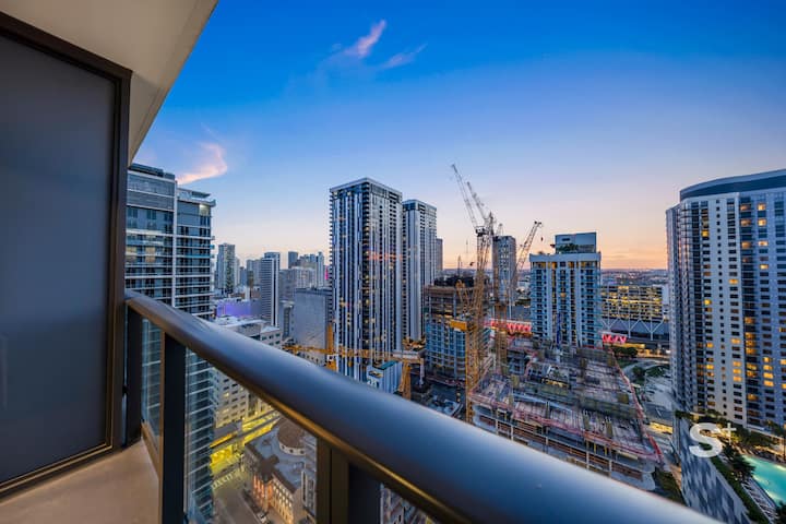 Chic & Cozy Downtown Studio | City Views - Miami, FL