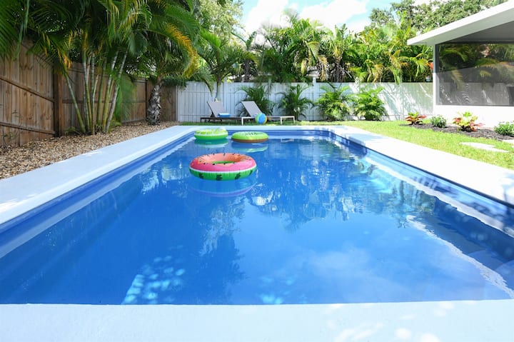 Tropical Oasis Close To Beaches | Pool | Game Room - Sarasota, FL