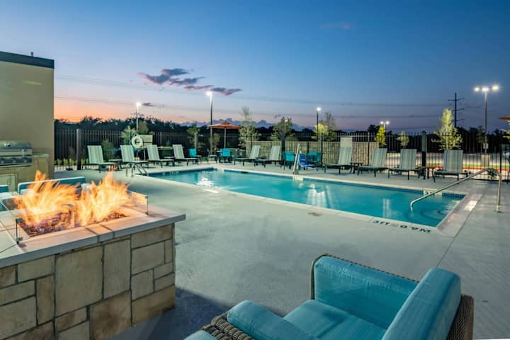 Mckinney Escape | Gym. Pool. Free Breakfast. - McKinney, TX
