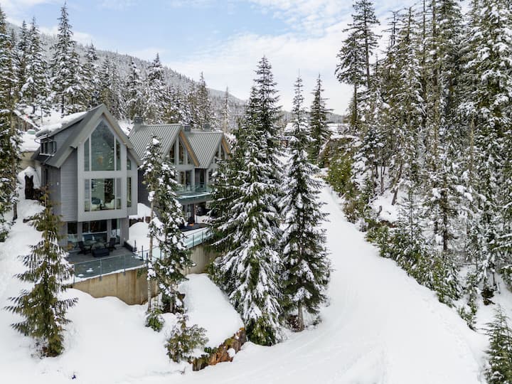 True Ski In/out Luxury Kadenwood Estate - Whistler