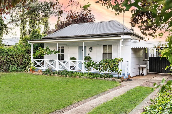The Little White Cottage—country Elegance Near Cbd - Mudgee