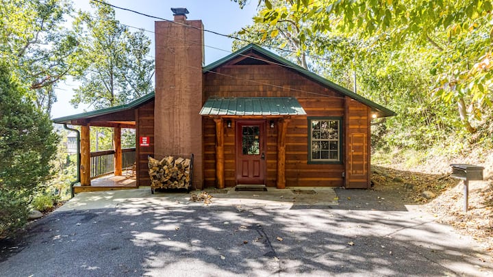 Lazy Bear | Hot Tub + Fire Pit - Gatlinburg, TN