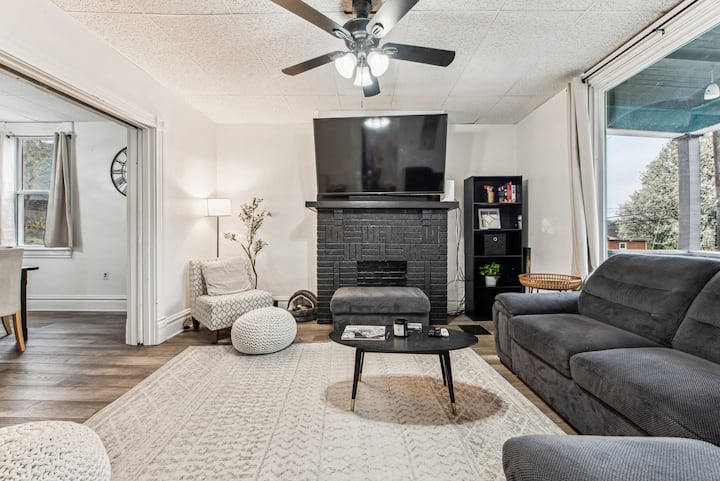 Modern Family Friendly Home - 3 Bed Great Location - Pittsburgh, PA