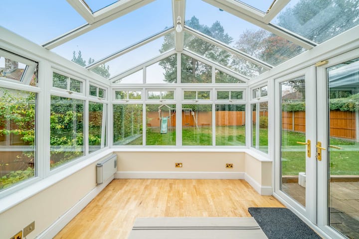 Family 3-bed | Garden, Parking & Near Station - Campton