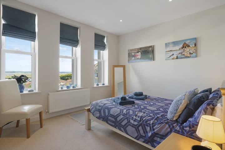 Modern Apartment, Private Parking, Walk To Beach! - Westward Ho!