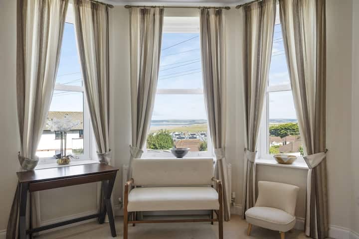 Modern Apartment, Private Parking, Walk To Beach! - Appledore