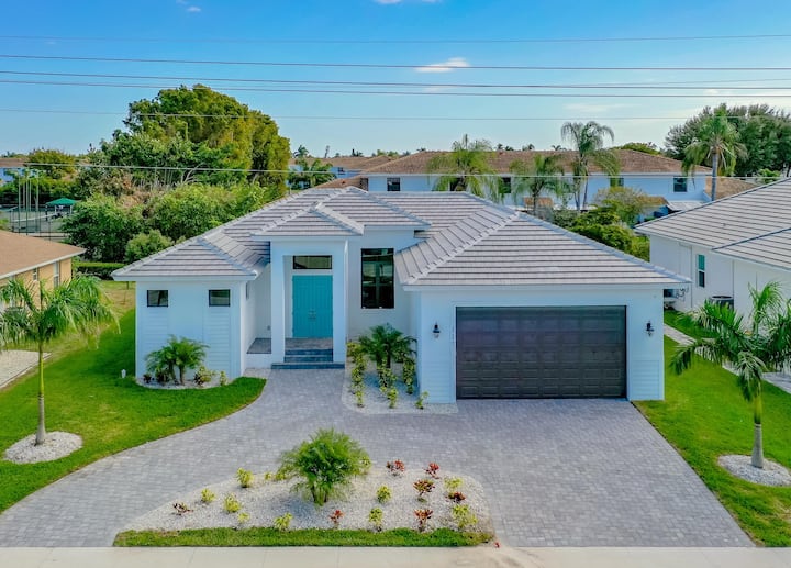 Inland Home | Pool & Walk To Park/museum/library - Marco Island, FL