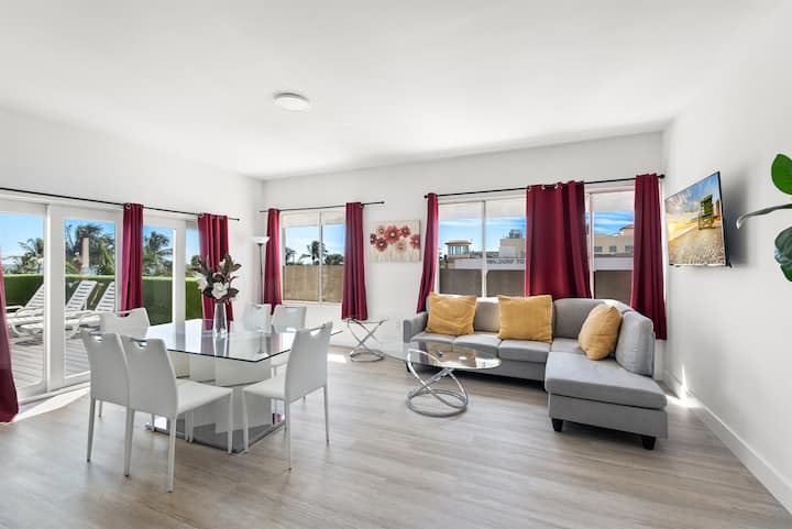 3 Bedrooms Penthouse In Ocean Drive By Mondorental - Miami Beach, FL