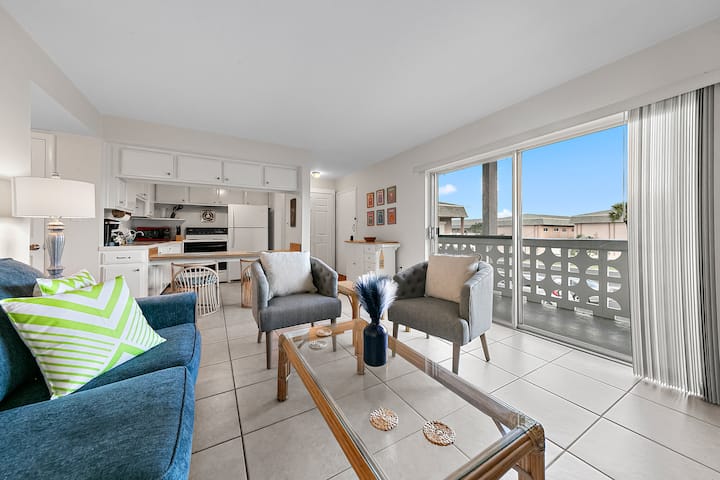 Cocoa Condo W/ Private Beach Access By Staylage - Cocoa Beach, FL