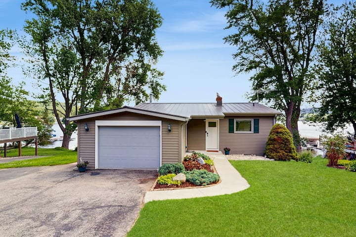 3br Lakefront House With Private Dock - Lodi, WI