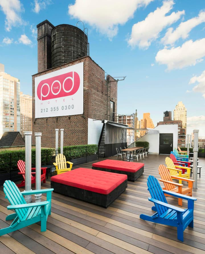 Pod 51 - Bunk Pod With Shared Bathroom - Queens