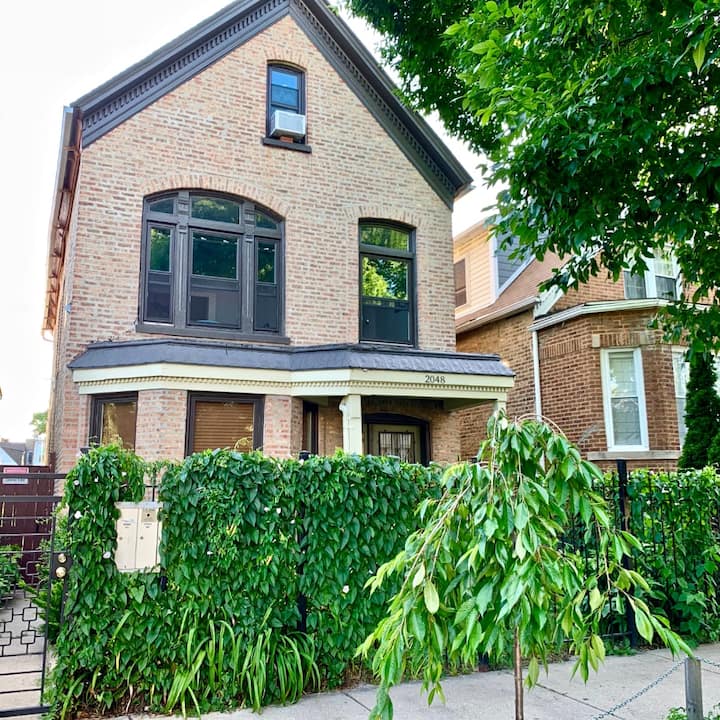 Cozy/hip 2/1 Apt In Logan Square - Chicago, IL