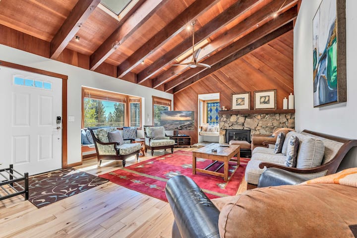 Updated Tahoe Retreat Near Trails W/game Room - Kings Beach, CA