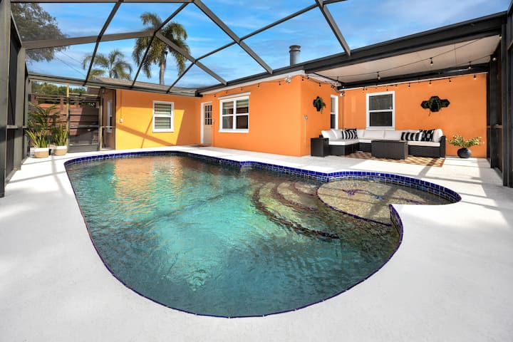 Gorgeous Home W/ Heated Pool. Short Drive To Beach - Clearwater, FL