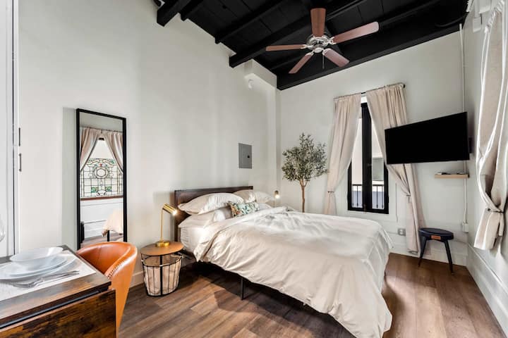 Landmark Sd Suite | Near Gaslamp & Park - Point Loma - San Diego