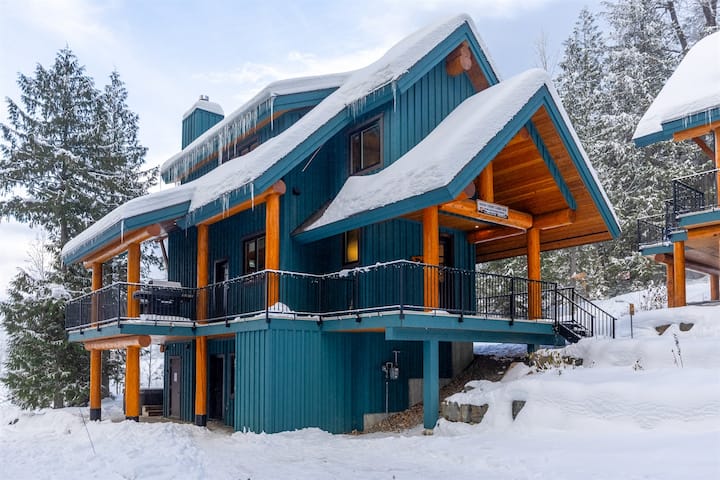 Ski In & Out Right From Your Private Hot Tub - Fernie