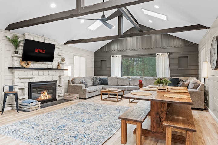 Good Addition: 8br With Hot Tub, Game Room & Deck - Pocono Mountains, PA