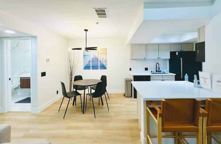 Lux 1br Condo Near Strip W/pool, Gym, And Laundry - Las Vegas, NV