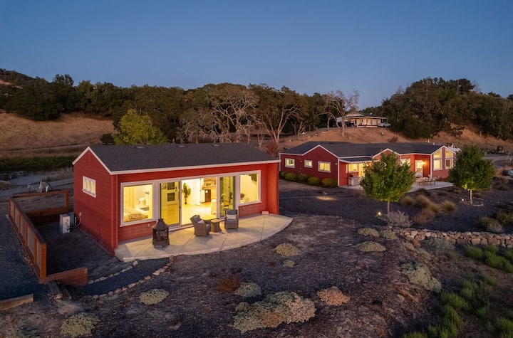 Paradise Ridge Vineyard Retreat - Hot Tub & Views - Santa Rosa, CA