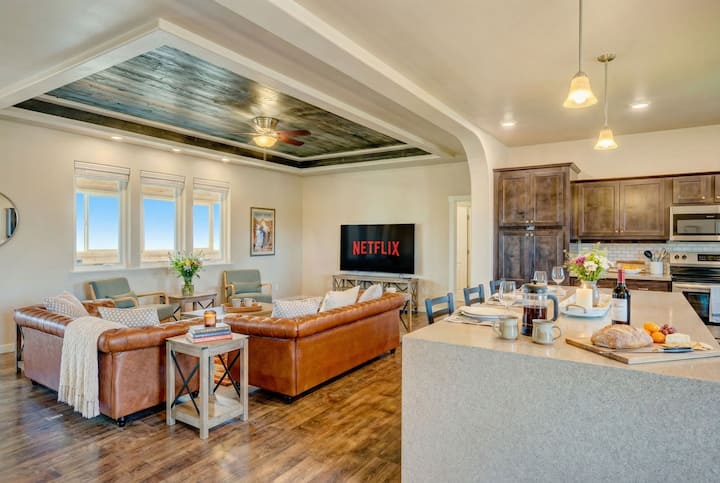 Paradise Escape | 3br, Views + Tub + Chefs Kitchen - Sheridan, WY