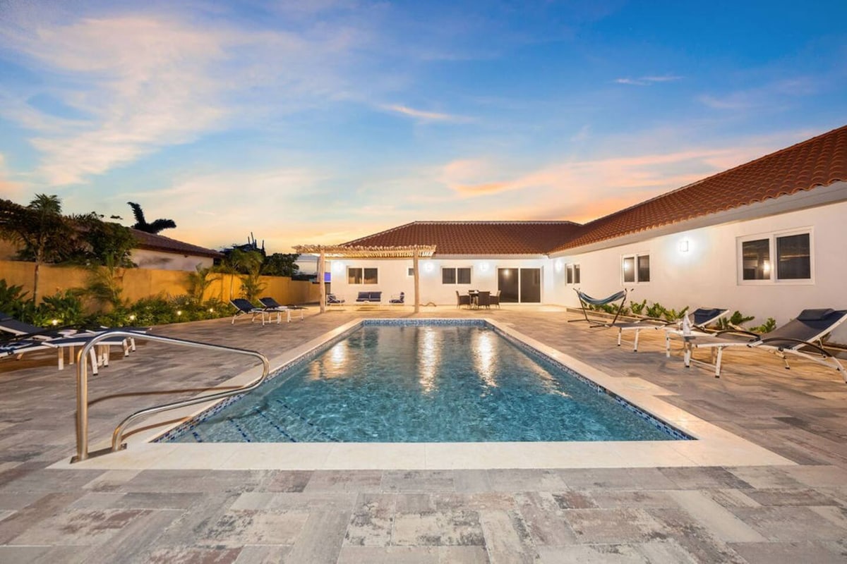 Cozy Aruba Getaway | Poolside Near Palm Beach - Apartments for Rent in ...