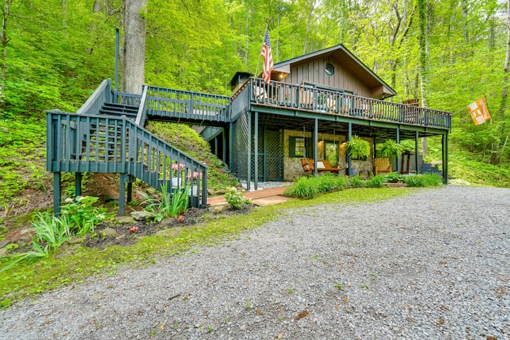 'Bear Acres Getaway' Cabin W/ Deck In Townsend! - Townsend, TN