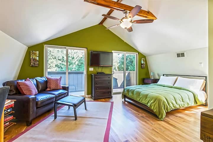 Arcadian Hideaway: Studio Loft In The Woods - Sequim Bay State Park, Sequim