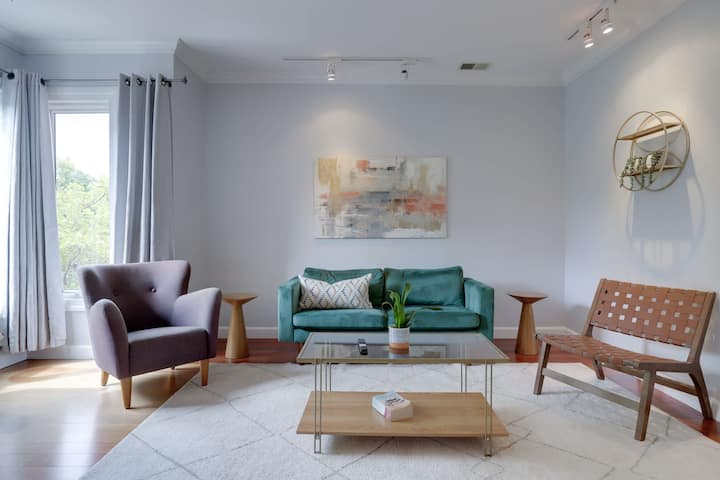 Sojourn's Gorgeous 2 Br 2.5 Ba In Coveted Location - Bethesda, MD