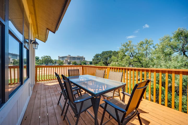 Townhome Near Lake Lbj W/ Deck & Patio! - Horseshoe Bay, TX