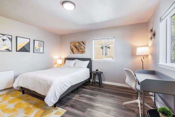 Charming Downtown Studio Near Hospitals - Unit 9 - Federal Way, WA
