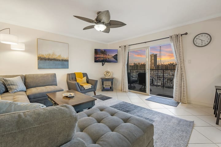 Harbor & Beach 2 Bed Retreat | Pool, Spa & Balcony - Oceanside, CA