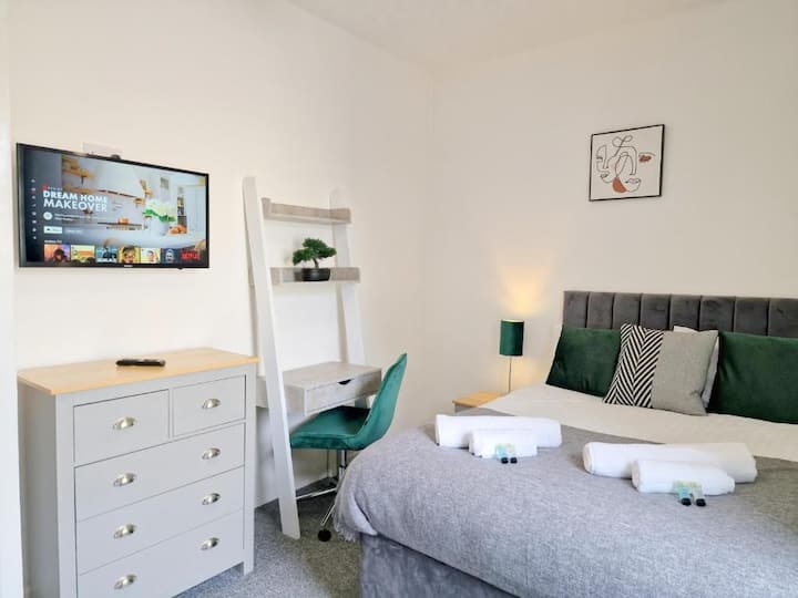 Double Room Modern Ensuite With Bath Rm 3 - Burnley
