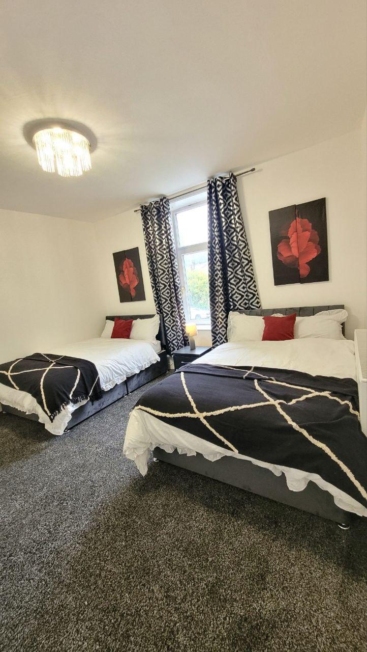 Accrington - House - Sleeps 10 - Garden - Burnley