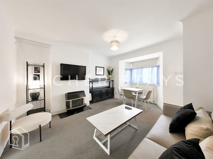 Stylish 3-bedroom Garden Home | Ac | Contractors - Barnet