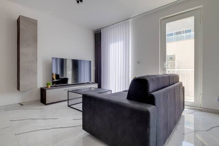 Spacious 3br Residence By The Promenade - Valletta