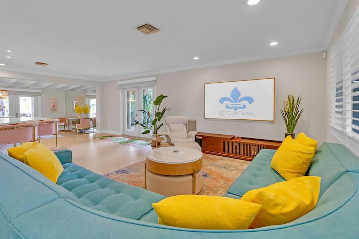 Flirty Flamingo: Colorful Waterfront Escape W/pool - Wilton Manors, FL