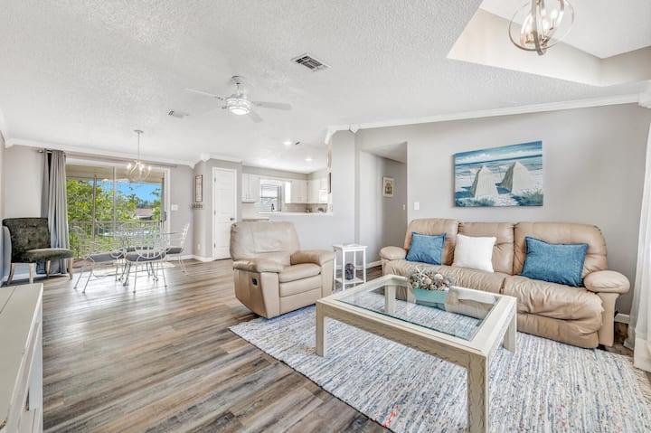 Island Villa - Charming Coastal Home! Pet Friendly! - Marco Island, FL