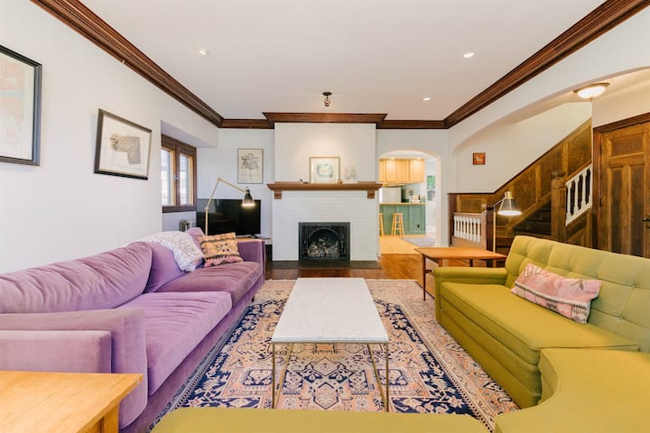 Cozy Retreat With Modern Comforts - Detroit, MI