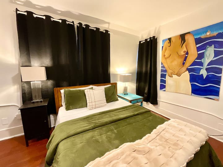 Easy Rodeo Access, Huge 2br, Walk To Restos & Bars - Houston