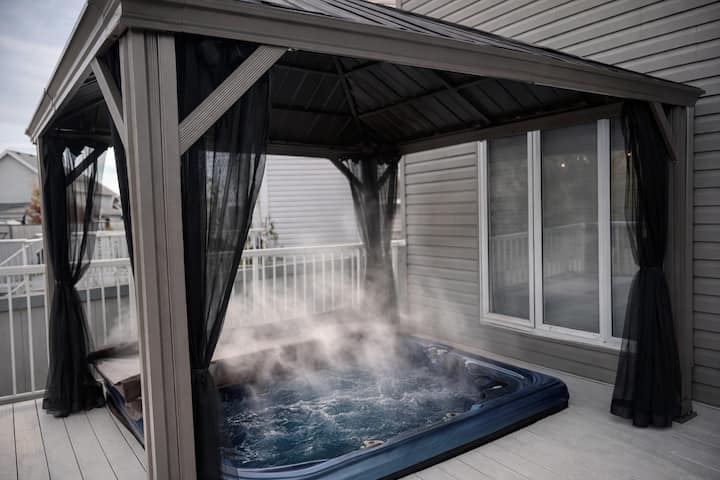 Hot Tub| Patio| Netflix|stylish Retreat|central Ac - Edmonton, Canada