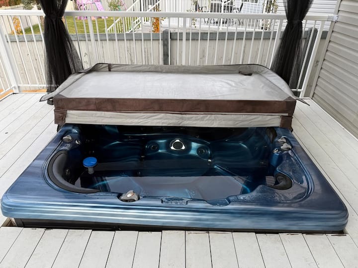 Hot Tub| Patio| Netflix|stylish Retreat|central Ac - Edmonton